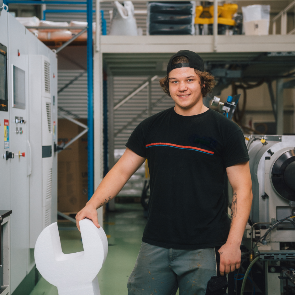 Become an expert in plastics and rubber – Train as a Process Mechanic ...